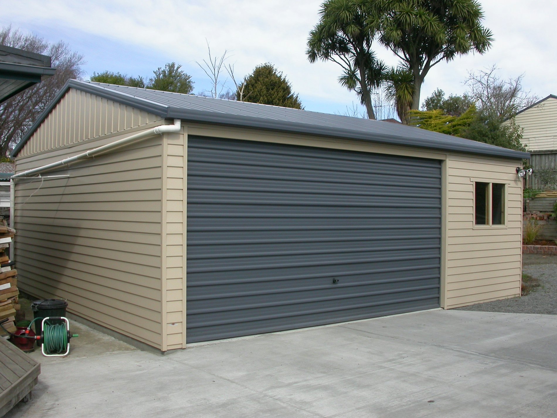 Large Garages & Extra Spaces | Buildings | Versatile