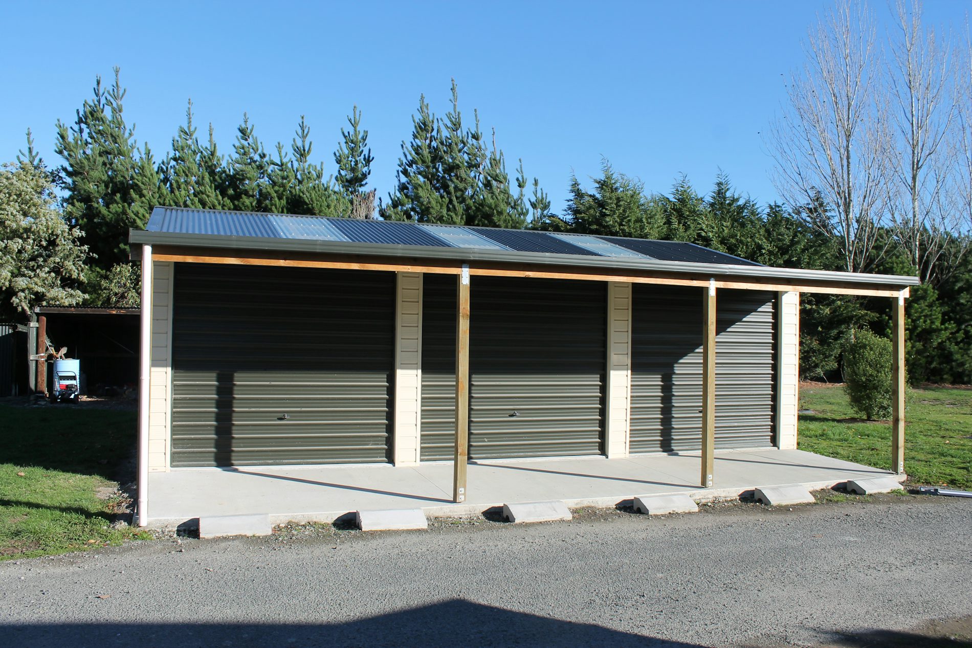 Large Garages & Extra Spaces | Buildings | Versatile