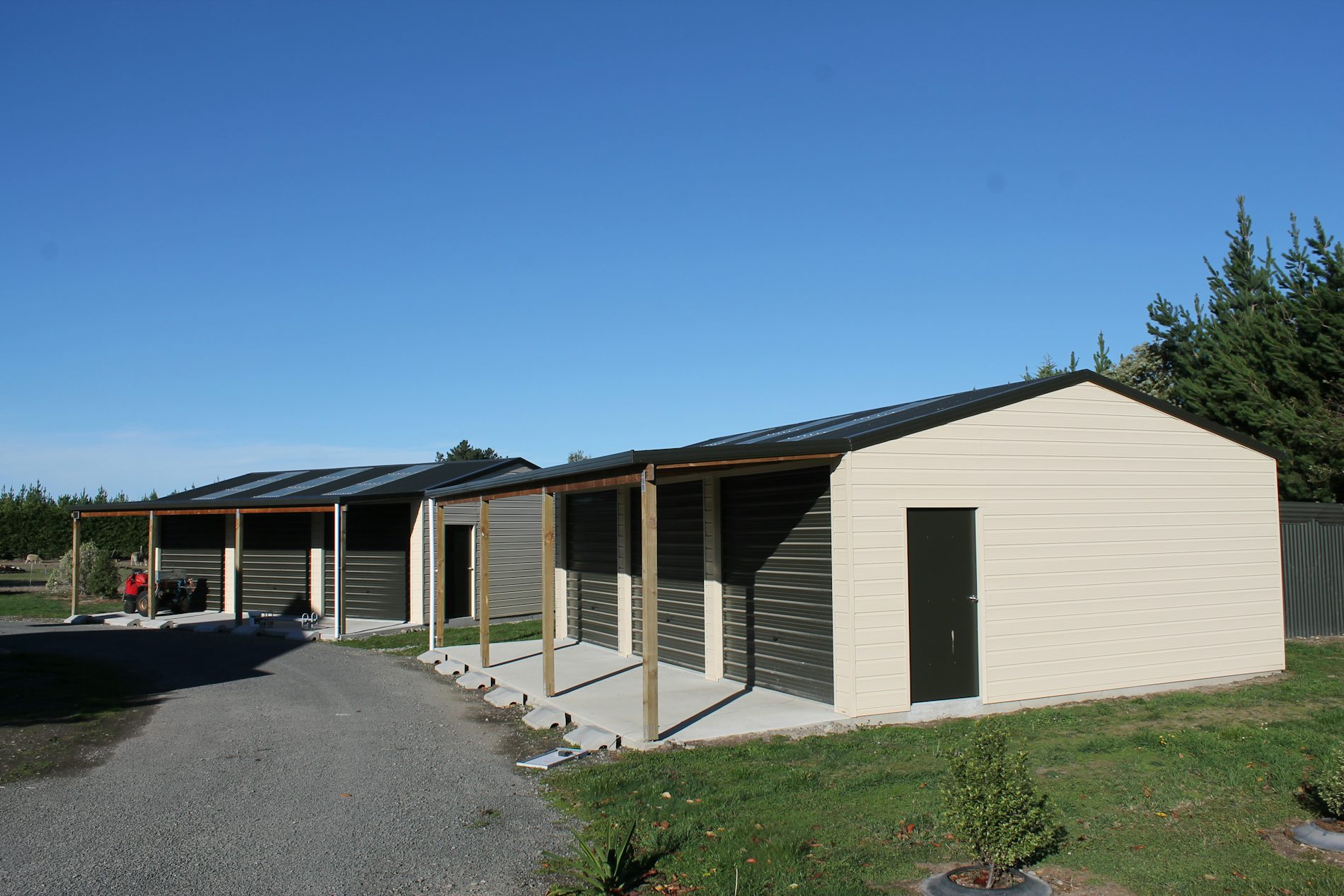 Large Garages & Extra Spaces | Buildings | Versatile